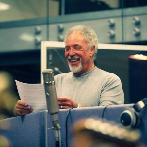 A SPECIAL MOMENT: MARK WOODWARD’S HEARTFELT TRIBUTE TO SIR TOM JONES ...