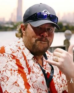 The Story Behind Toby Keith’s “Who’s That Man” – A Country Song That ...